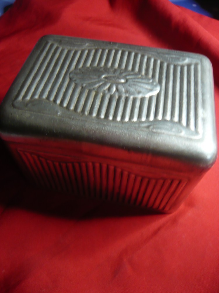 Cutie veche pt. Bijuterii ,metal argintat ,Dim.= 12,8x8,5x9cm | Okazii.ro