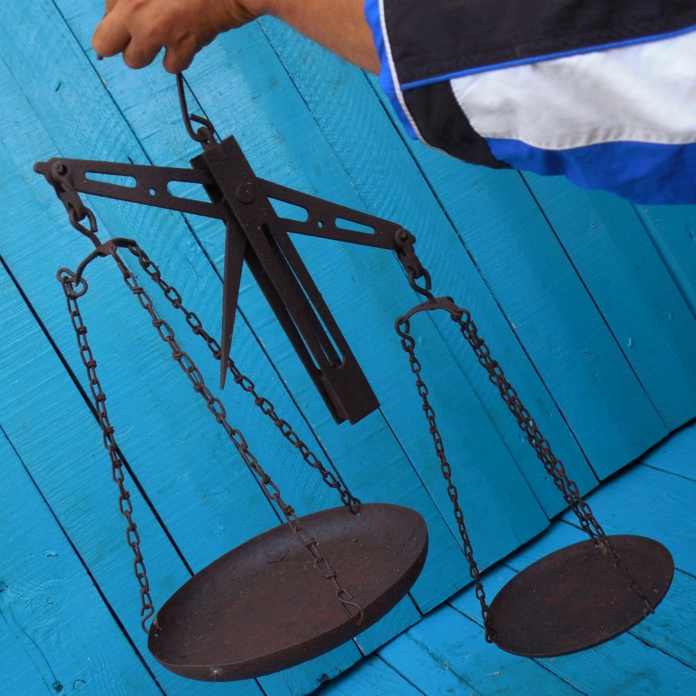 BALANTA VECHE TARANEASCA - FACUTA DIN FIER SI TABLA | arhiva Okazii.ro