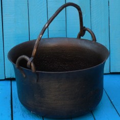CEAUN MARE SI VECHI / CALDARE CU MANER - FACUTA DIN FONTA MASIVA - CAP ...