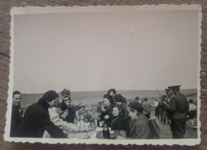 Masa campeneasca, tarani si soldati// fotografie, Romania 1900 - 1950 ...