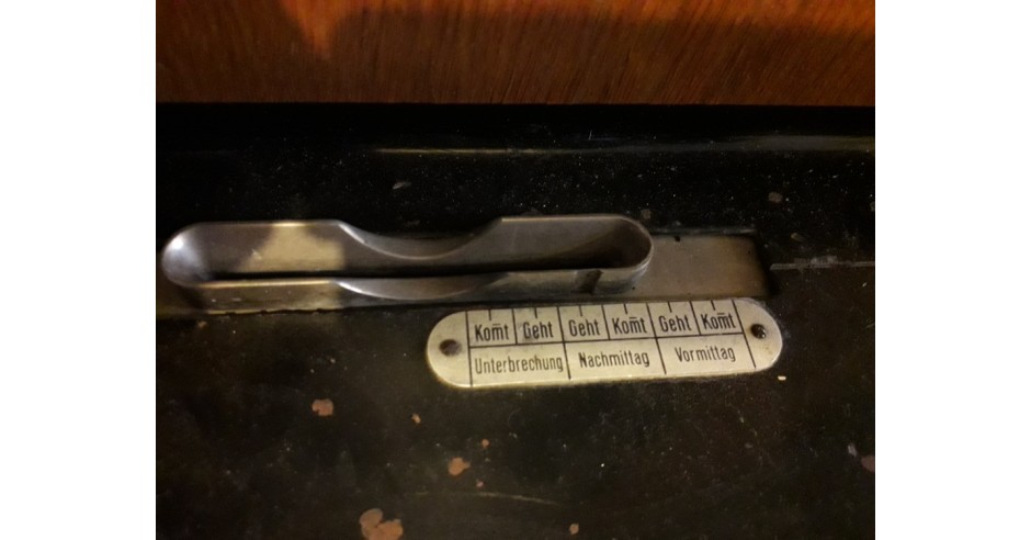 RARITATE Ceas de perete, de fabrica, cu pendula si cu pontator pentru ...