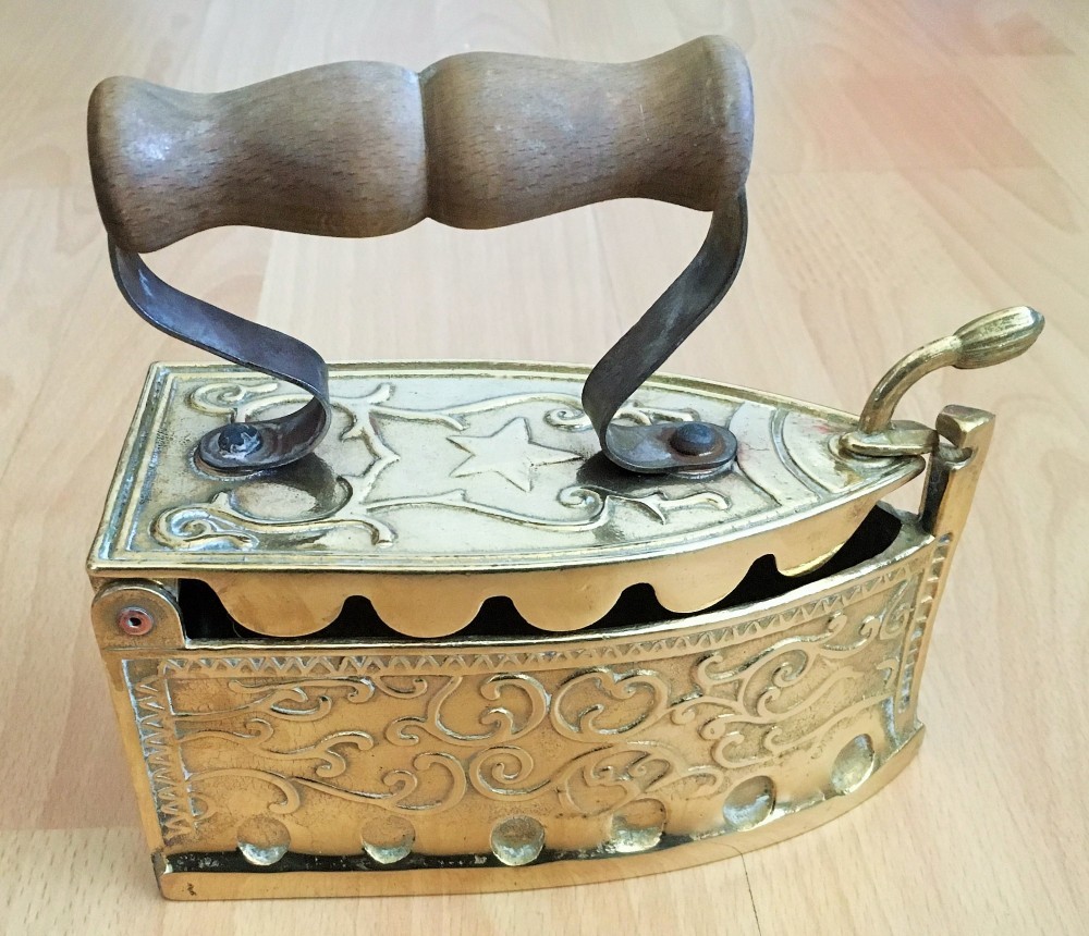 Ticlazau / Fier de calcat - antic / Vintage / decorativ - Alama ...