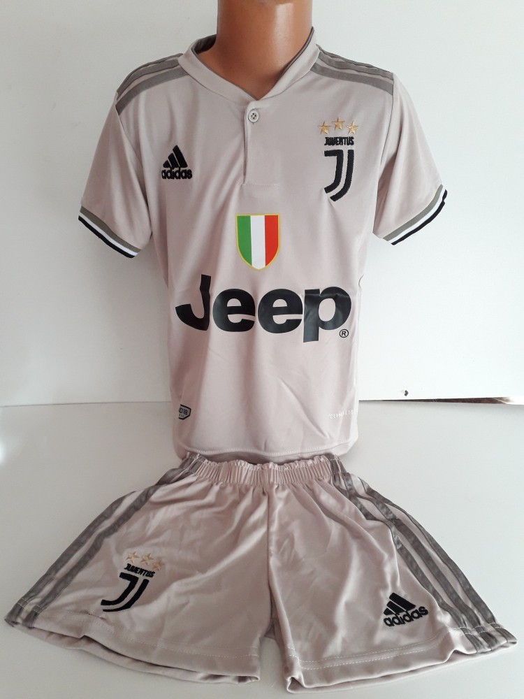 Echipament fotbal pentru copii Juventus Ronaldo model nou marimea 128 ...