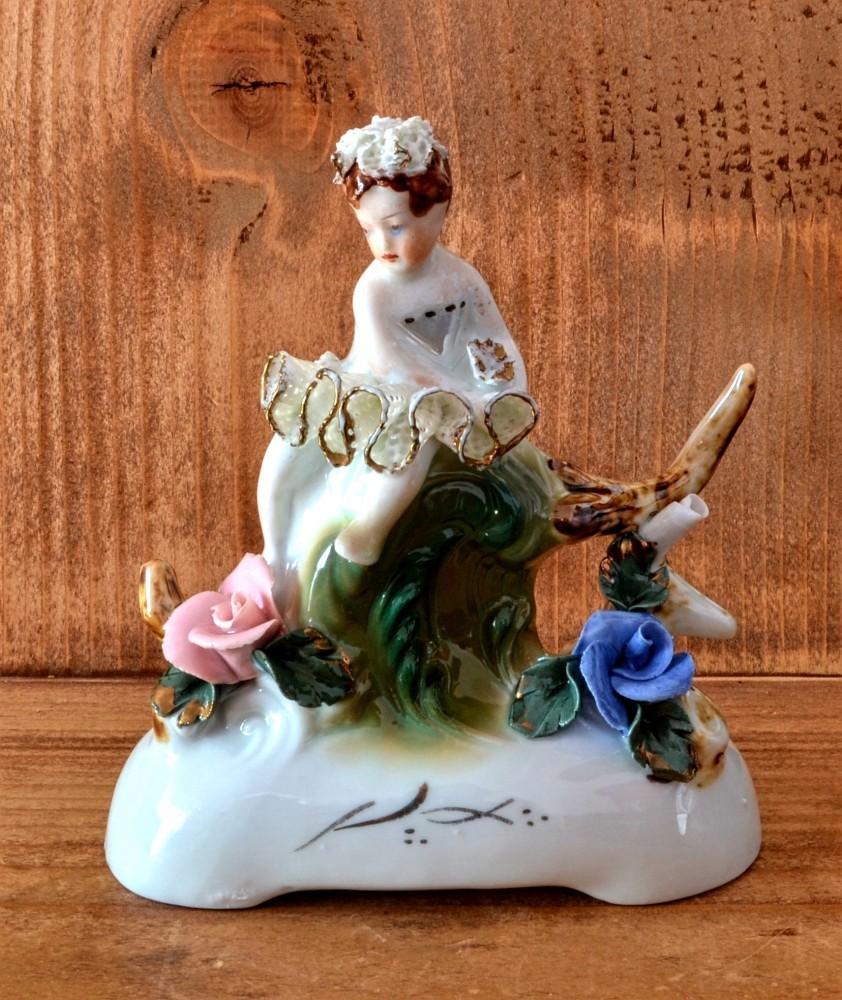 Bibelou vechi din portelan - fata intre flori ( Inaltime 14 cm ) #653 ...