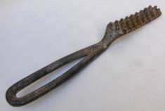 Instrument vechi suedez pentru curatat pestele de solzi (1) | arhiva ...