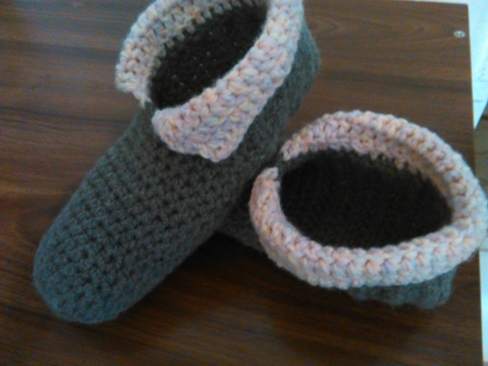 Papuci (ciupici) de casa,crosetati | arhiva Okazii.ro