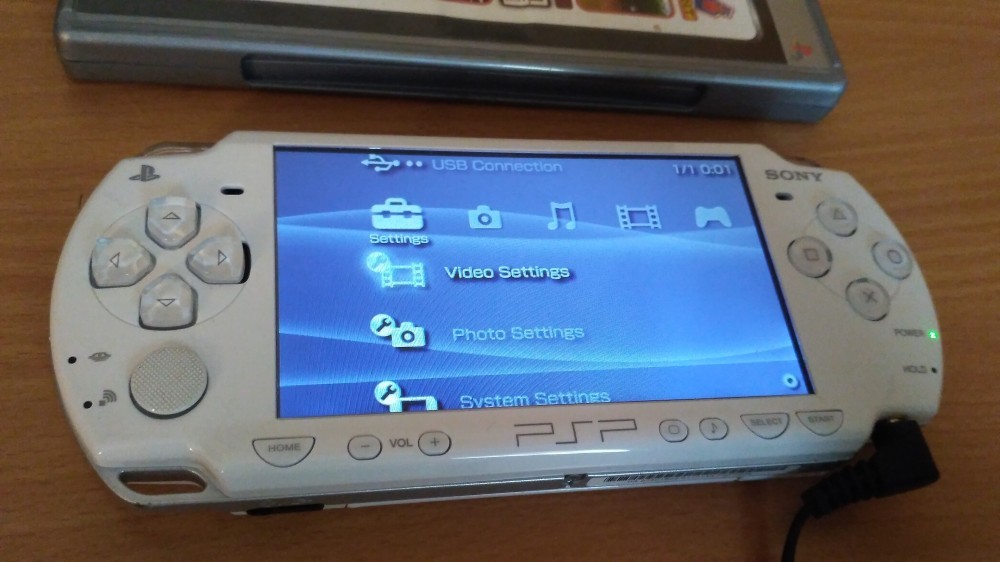 CONSOLA PSP SONY PSP-2004 + JOC | arhiva Okazii.ro