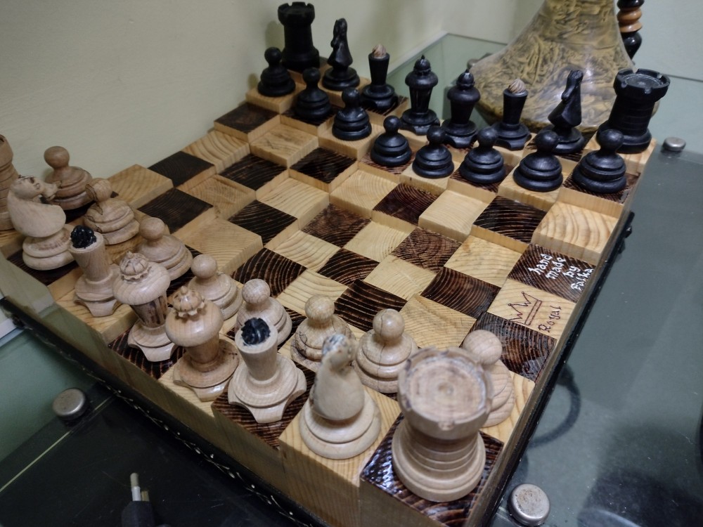 Tabla de sah 3D, din lemn, executata manual. | arhiva Okazii.ro