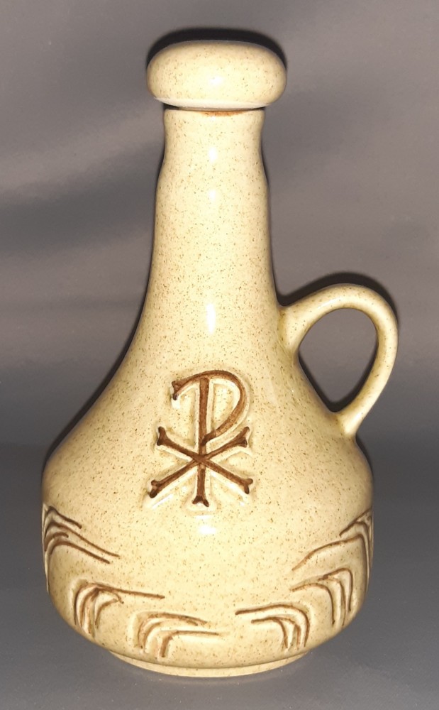 Ulcior ceramic pentru apa sfintita cu monograma Chi-Rho (Iisus Hristos ...