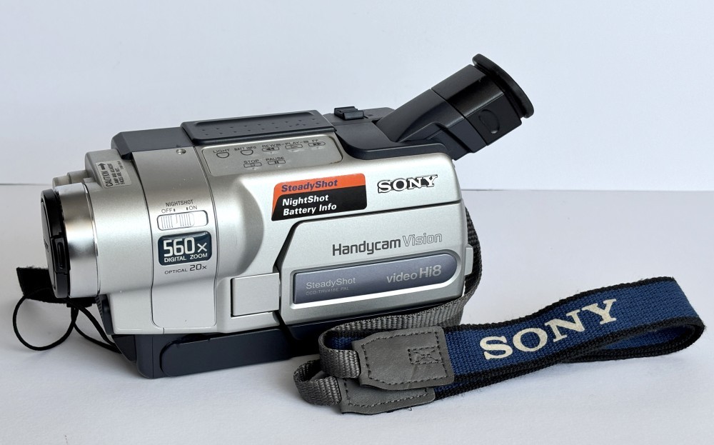 SONY HANDYCAM VISION Hi8 Steady Shot - Camera video analogica in stare ...