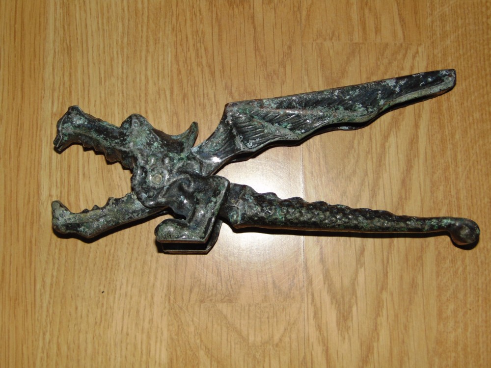 Spargator/cleste vechi ptr spart nuci | arhiva Okazii.ro