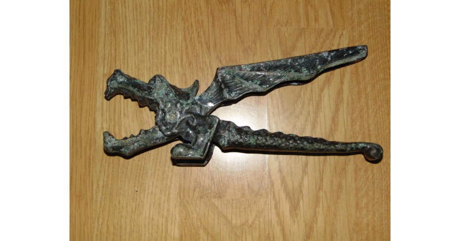 Spargator/cleste vechi ptr spart nuci | arhiva Okazii.ro