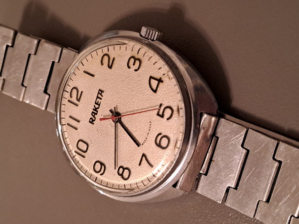 Vand ceas Raketa. | Okazii.ro