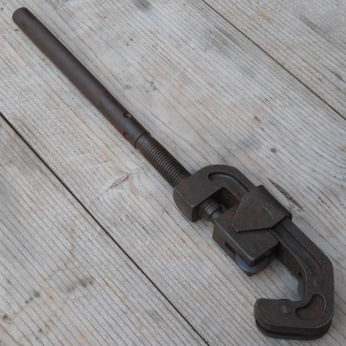 CHEIE PROFESIONALA DE INSTALATOR - UNEALTA VECHE PENTRU TAIAT TEVI ...