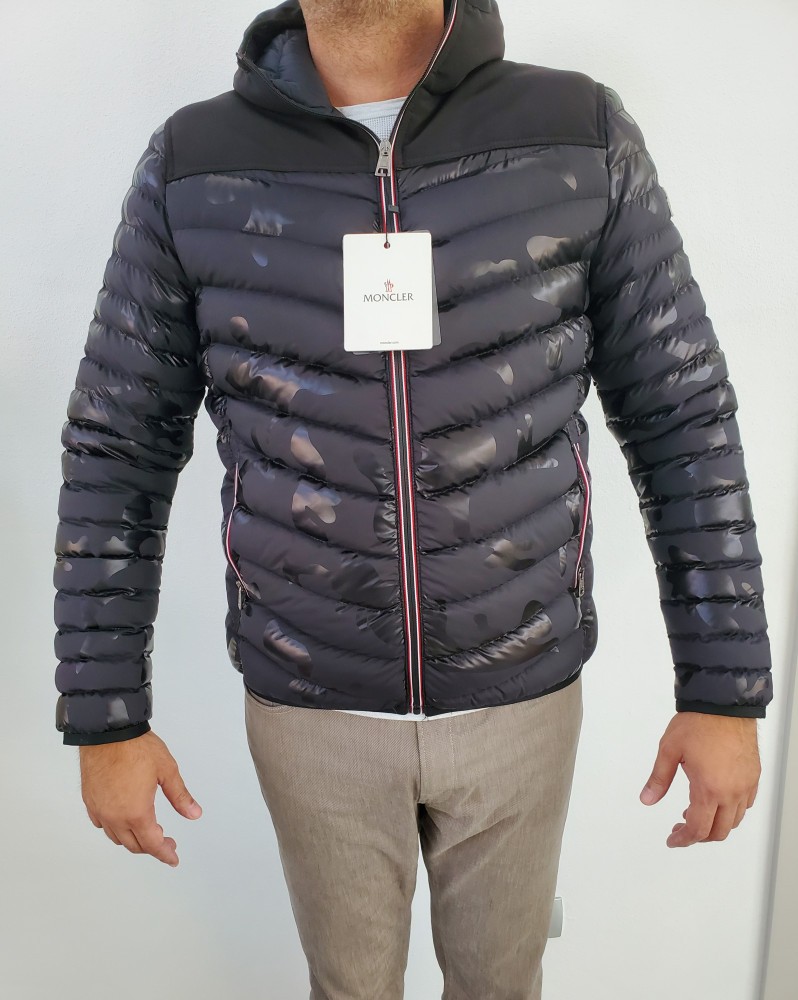 Geaca Moncler barbati,marimea 3,noua! | arhiva Okazii.ro