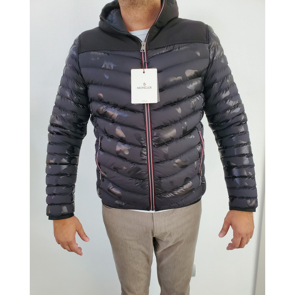 Geaca Moncler barbati,marimea 3,noua! | arhiva Okazii.ro