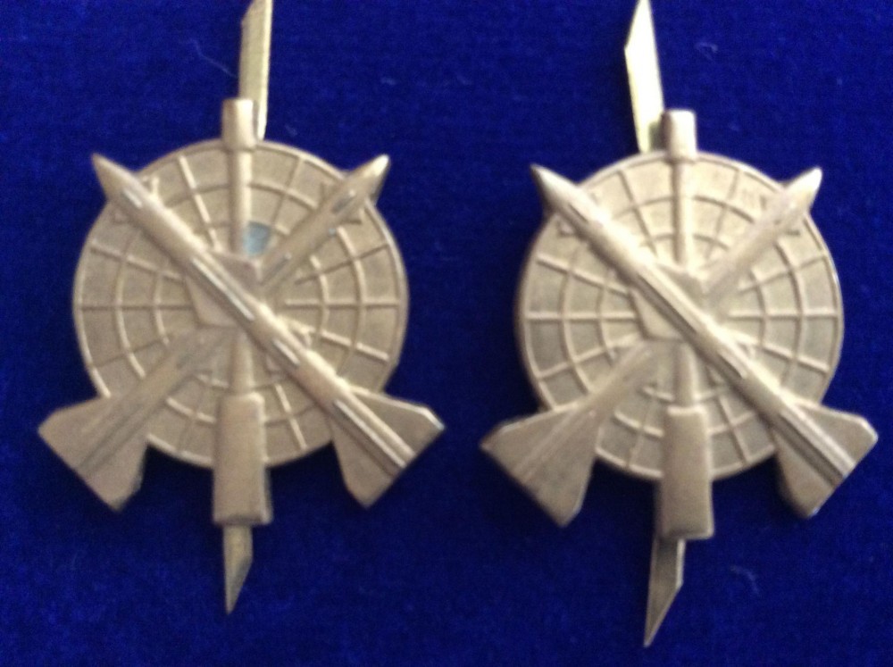 Insigne militare-Semne de arma- Artilerie ?i Rachete Antiaeriene ...