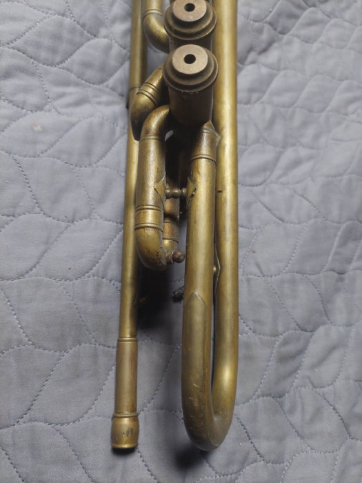 TROMPETA veche,incompleta,instrument vechi de suflat,pt.piese sau decor ...