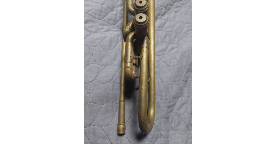 TROMPETA veche,incompleta,instrument vechi de suflat,pt.piese sau decor ...