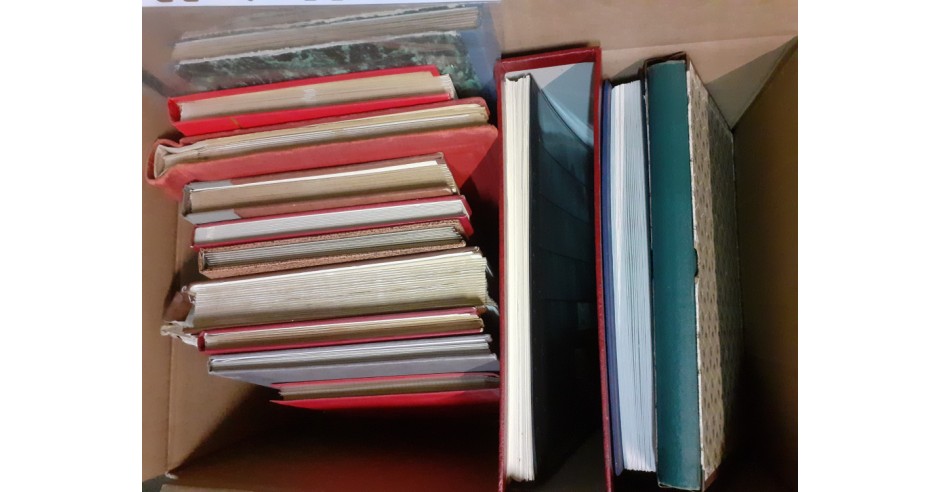 Doua cutii cu materiale filatelice, mii si mii de timbre in clasoare si ...