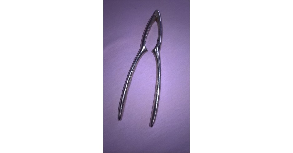 Cleste pentru nuci si alune din metal | arhiva Okazii.ro