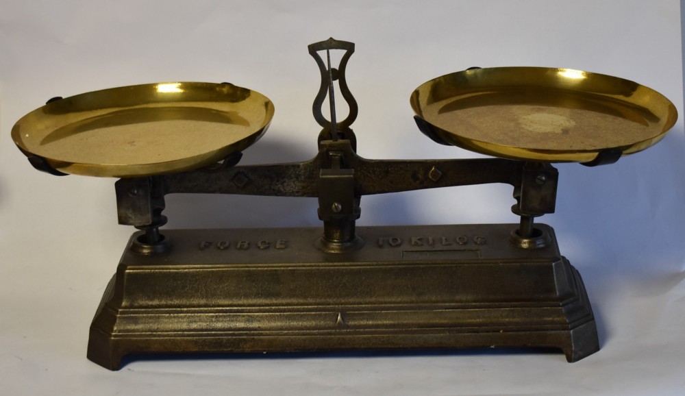 Cantar vechi / balanta cu talere din alama - FORCE 10 KILOG. - stare ...