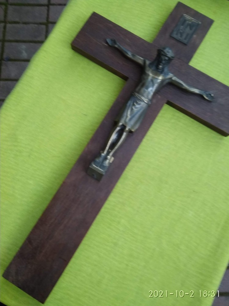 Crucifix mare din lemn cu Isus rastignit din bronz | arhiva Okazii.ro