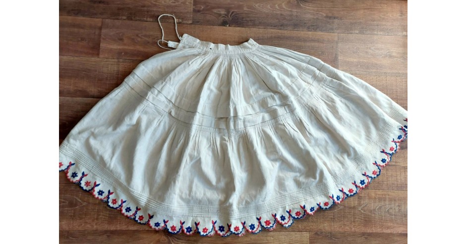 ** Poale (fusta) costum popular traditional vechi, panza casa, zona ...