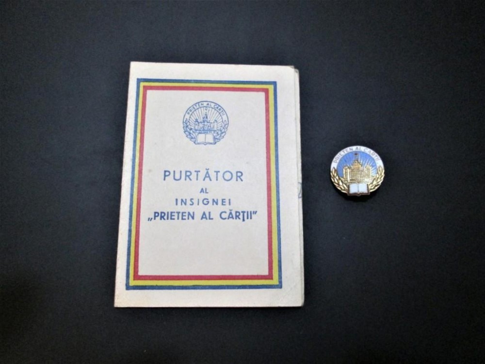 Carnet vechi, Lugoj 1957: Purtator al Insignei "Prieten al cartii ...