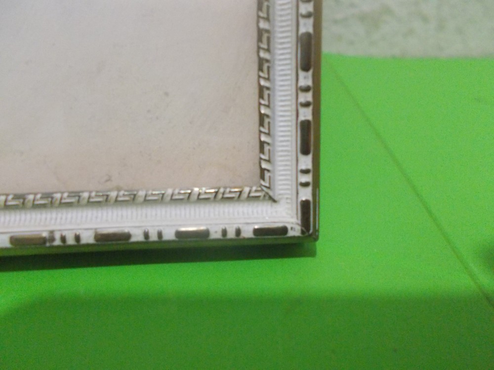 RAMA veche din ALAMA pentru fotografii 24 x 18 cm , sticla bombata si ...