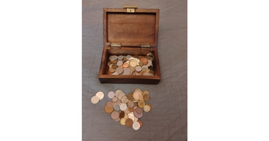 CUFAR CU 170 MONEDE VECHI ROMANESTI SI STRAINE PRET 400 LEI CITITI ...