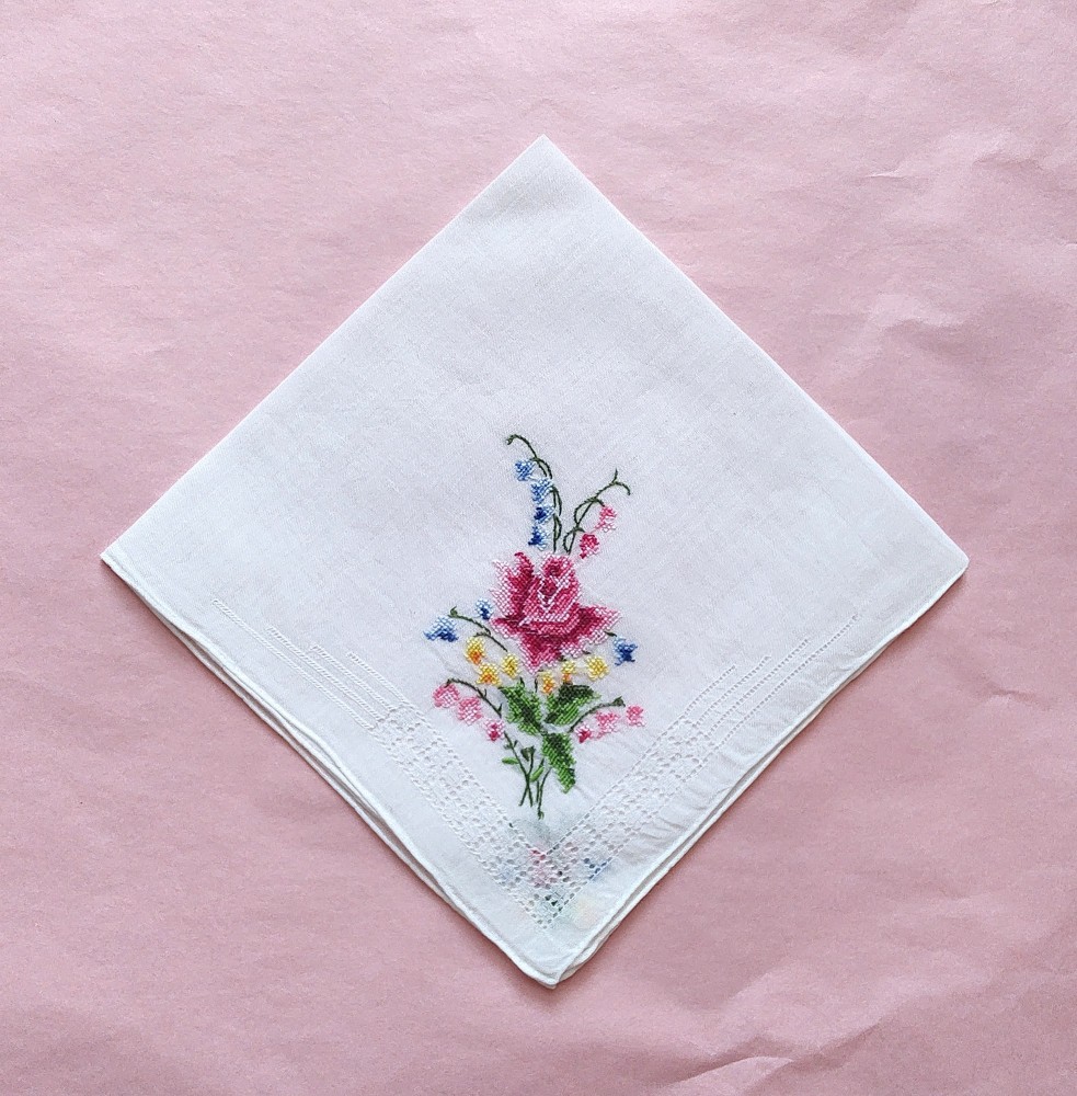 Batista Vintage brodata manual - cusutura Petit Point si broderie pe ...