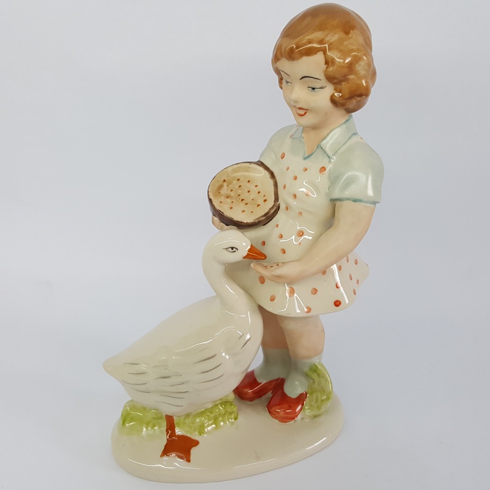 Bibelou portelan romanesc vechi, vintage - Fata cu gasca | Okazii.ro