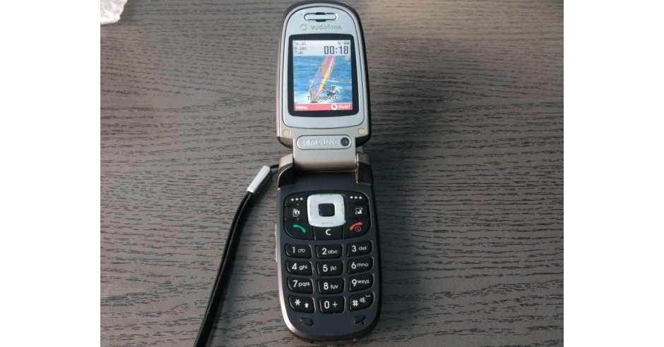 TELEFON DE COLECTIE CU CLAPETA SAMSUNG SGH-ZV10 FUNCTIONAL.VA ROG ...