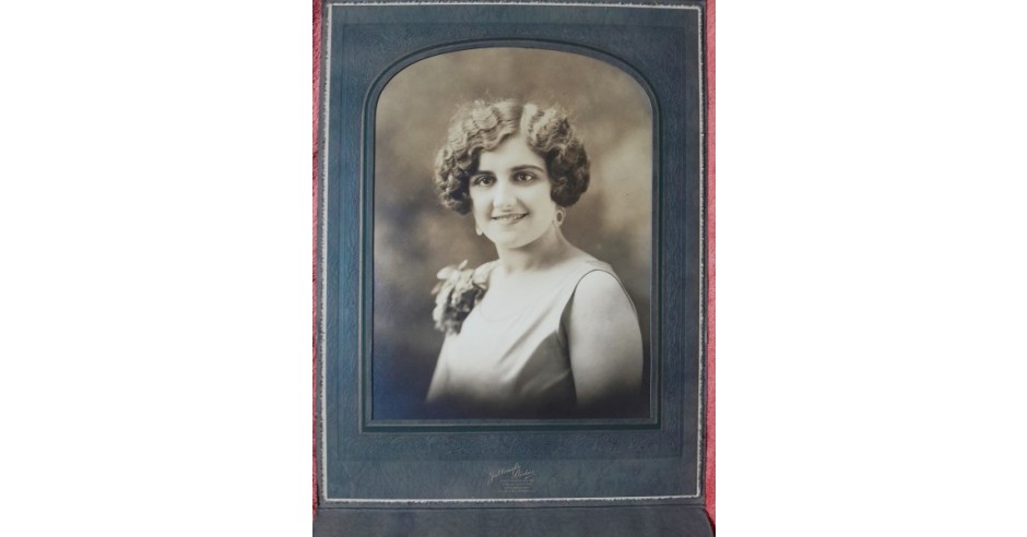 Fotografie femeie romanca stabilita in america, perioada interbelica ...