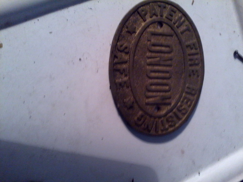 Emblema de la un seif Vechi | arhiva Okazii.ro