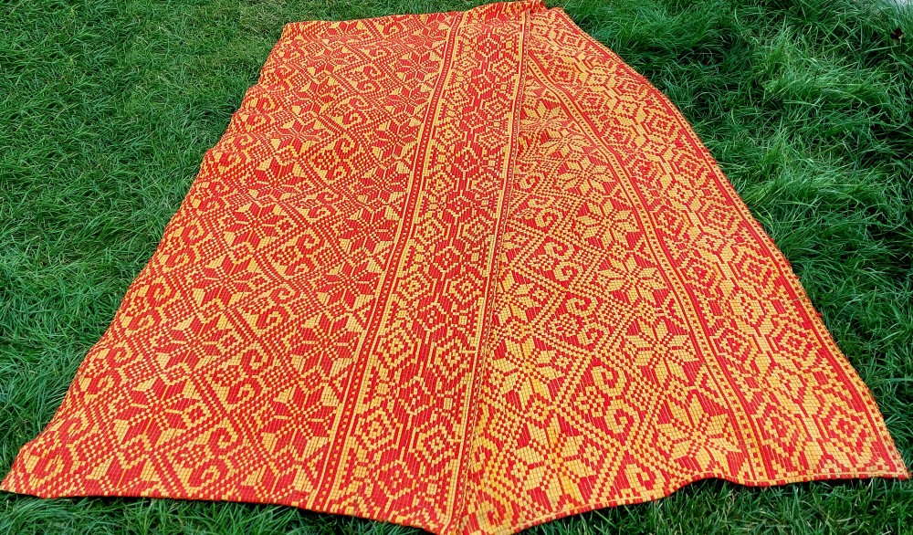 Traversa veche din macat tesuta la razboi, tesatura din lana de oaie ...