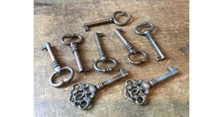 Vintage / Decor - Lot chei vechi pentru mobila / birou sau diverse ...