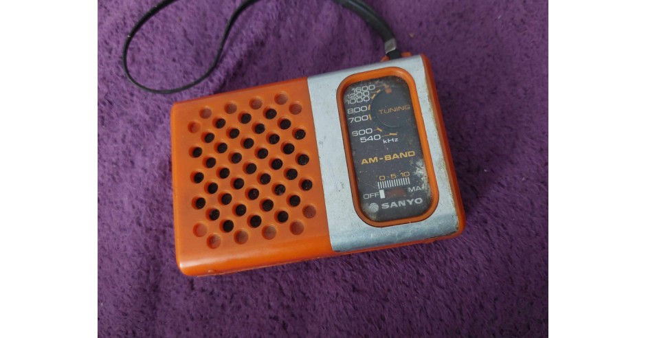 Radio Portabil SANYO 1250 Vechi de Colectie | Radio Sanyo Electronic ...