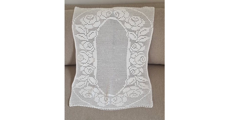 PERDEA VINTAGE MICUTA, LUCRATA MANUAL LA IGLITA | arhiva Okazii.ro