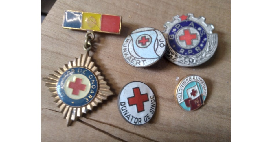 Insigna Crucea Ro?ie (la alegere pre? pe bucata) | arhiva Okazii.ro