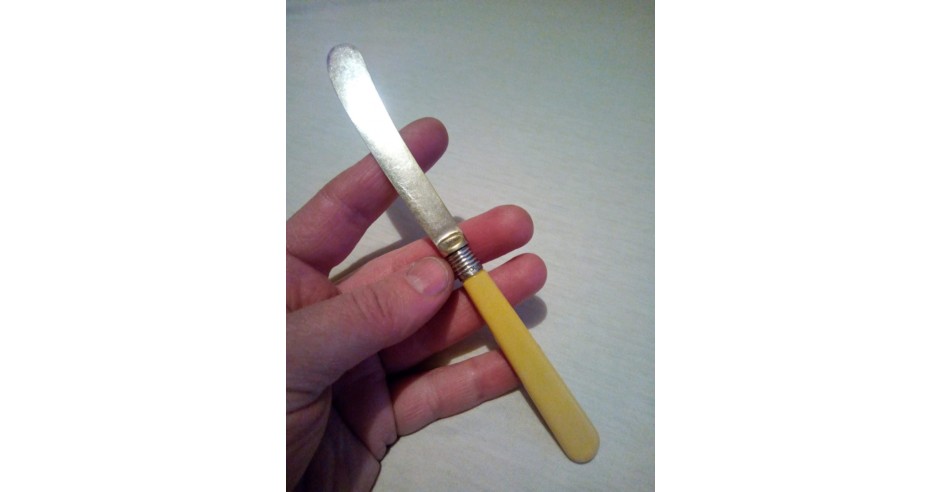 Cutit argintat cu inel argint si maner sintetic, Tacamuri | Okazii.ro