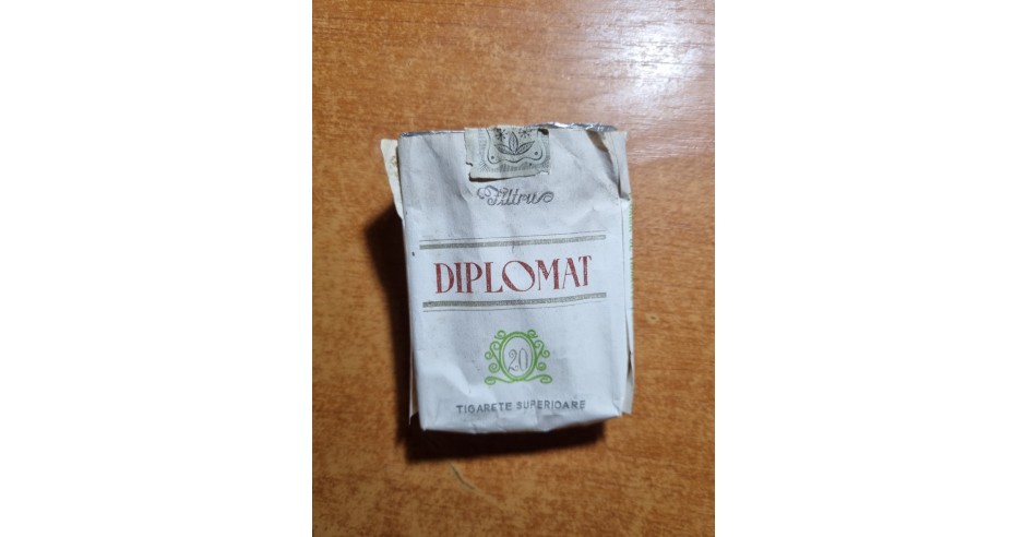 Pachet tigari de colectie - diplomat - din anii '60 - '70 - nu contine ...