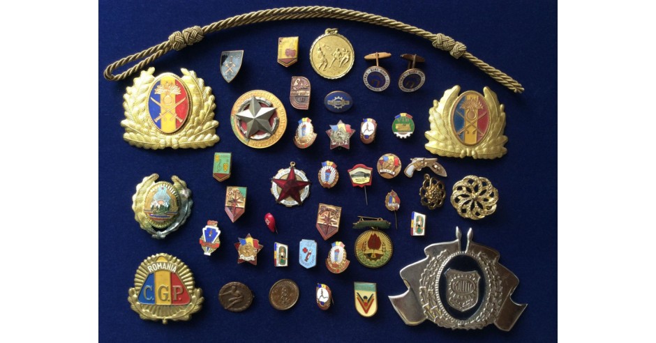 Insigne militare - Insigne Romania- Lot diferite insigne si efecte ...