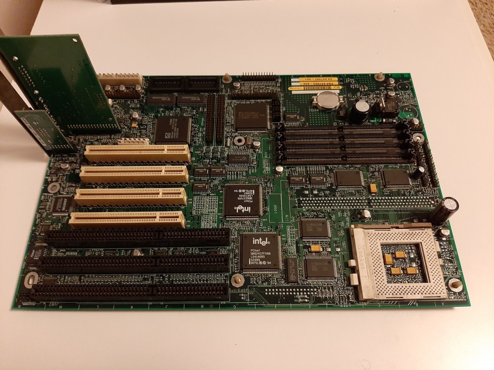 Placa de baza vintage socket 7 chipset Intel 430FX Ati Mach64 ISA ...