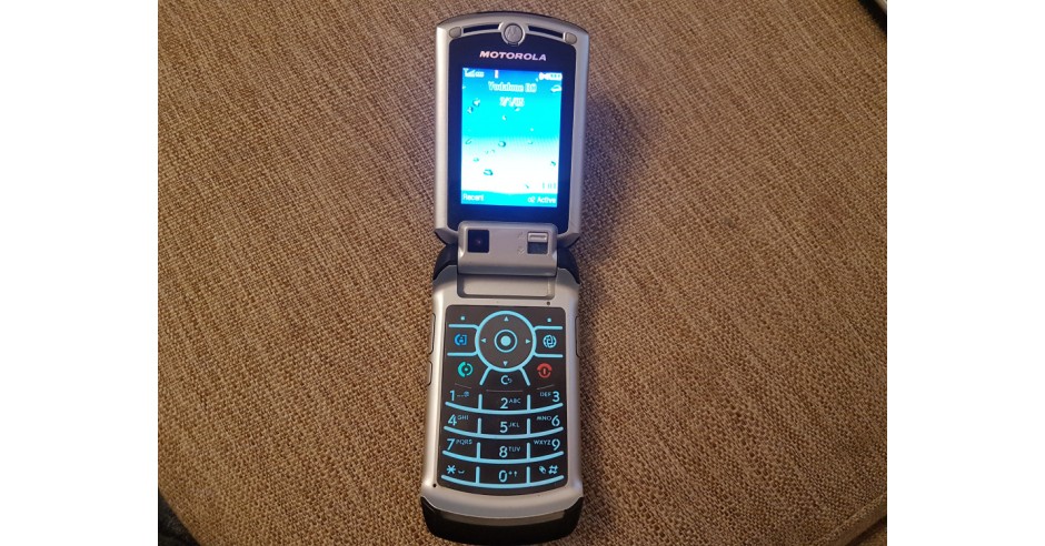 Telefon Rar Clapeta Motorola V3X Black Liber retea Livrare gratuita ...