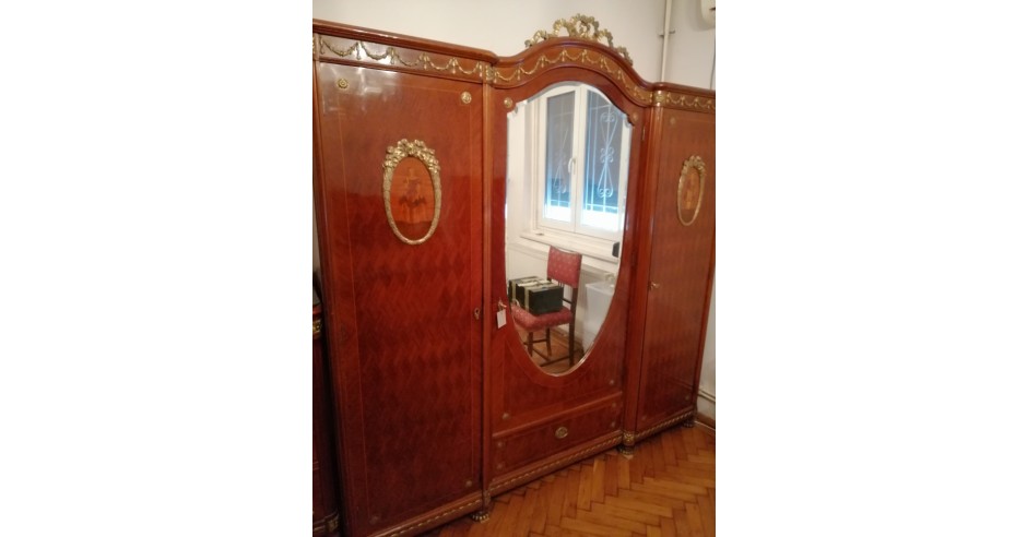 Mobila Vintage. Dormitor complet.scrin.vitrine.birou.scaune. | arhiva ...