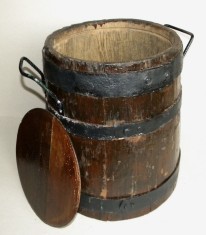 Putina traditionala din stejar, vechime 70 ani, putinei cu capac, volum ...