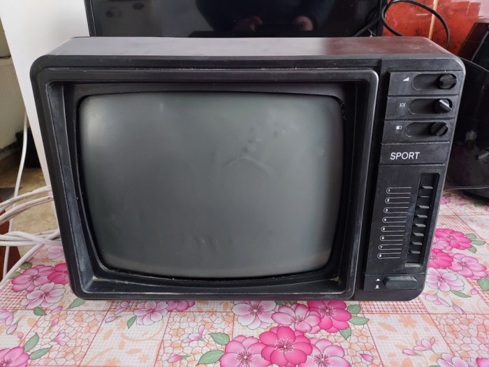 Televizor SPORT 208 ALB -NEGRU ROMANESC . SE VINDE DOAR CU PLATA IN ...
