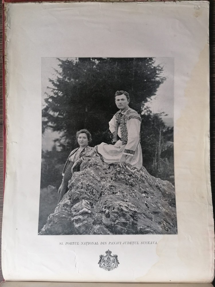 Plansa dubla Portul National din Panaci Suceava / costum din Malini ...